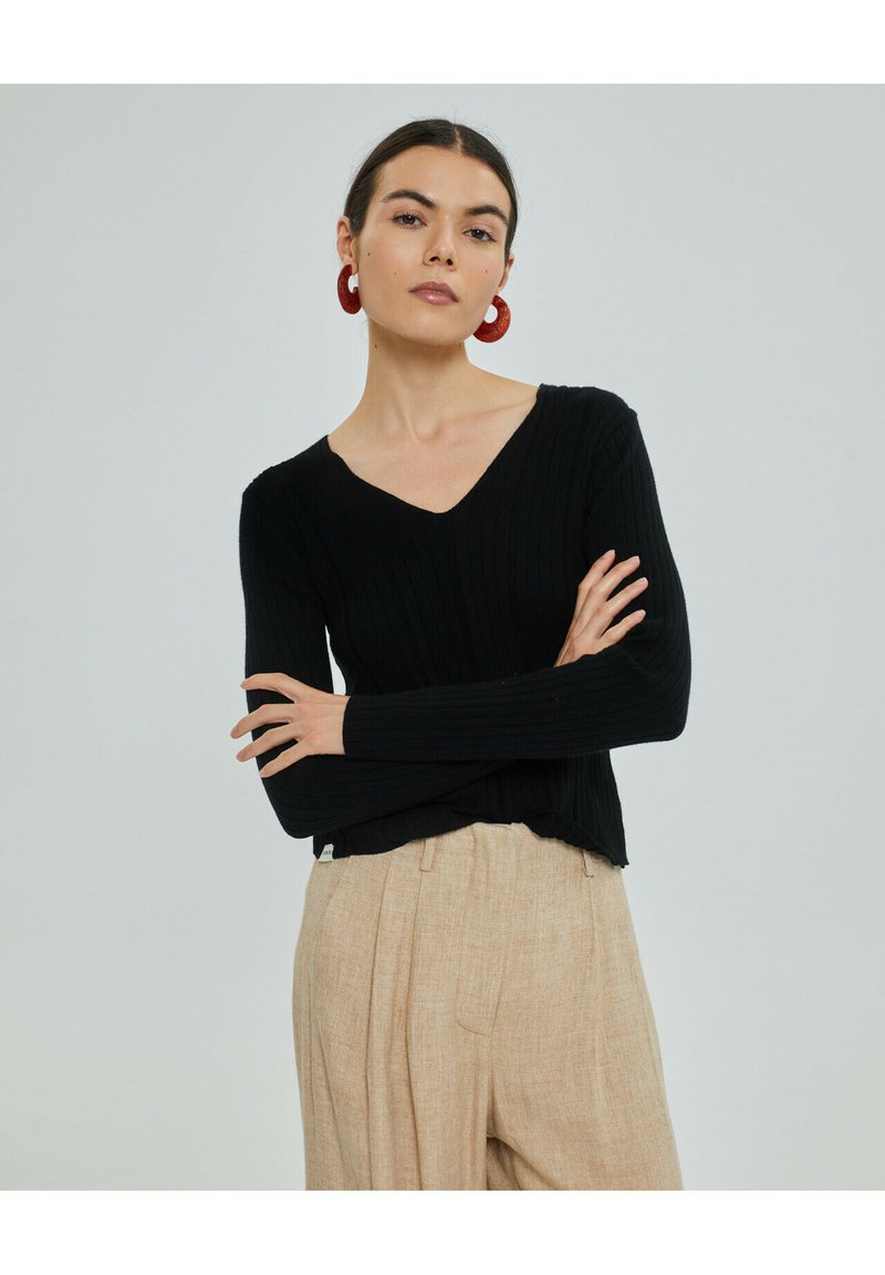 System Action BASIC V NECK - Neule - black/musta - Zalando.fi