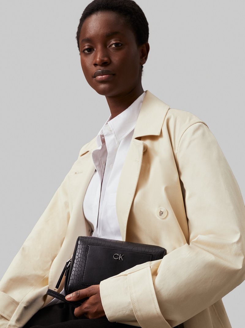 Calvin Klein DAILY CAMERA BAG - Across body bag - black - Zalando.ie