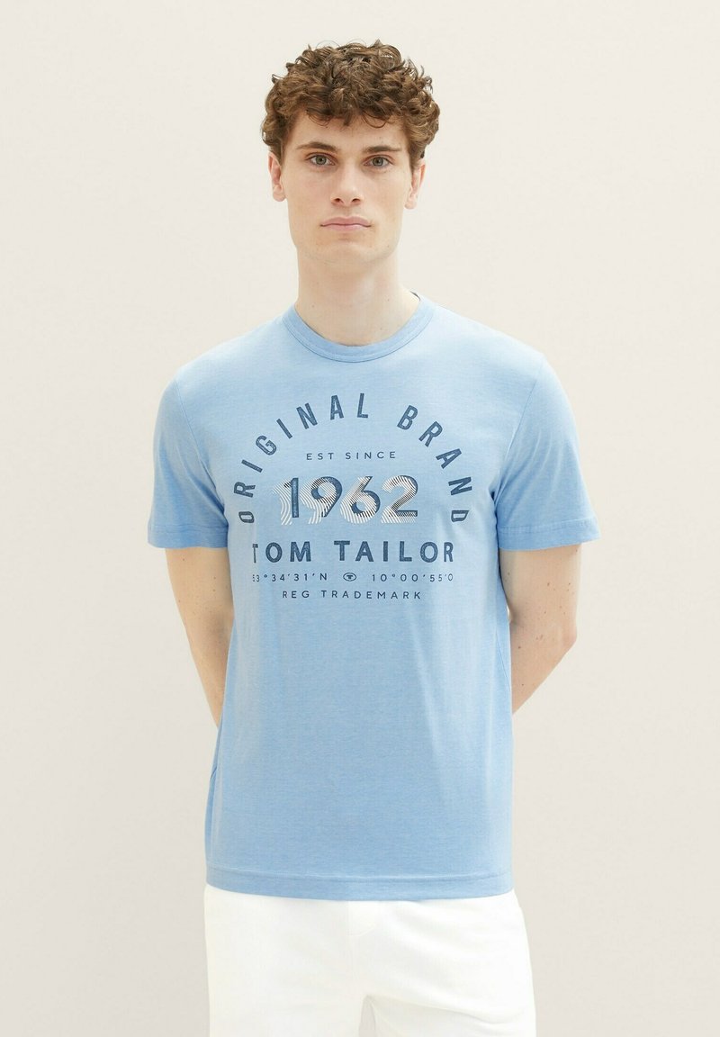 TOM TAILOR MIT PRINT - Print T-shirt - blue thin stripe/light blue ...