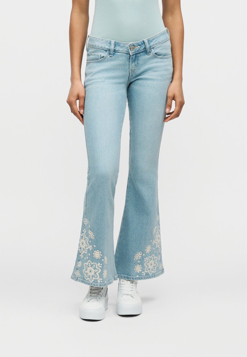 Hollister Co. HERMOSA - Flared Jeans - light-blue denim - Zalando