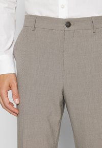 Selected Homme SLHSLIM LIAM MINI HOUNDS SUIT FLEX SET - Costume - dark ...