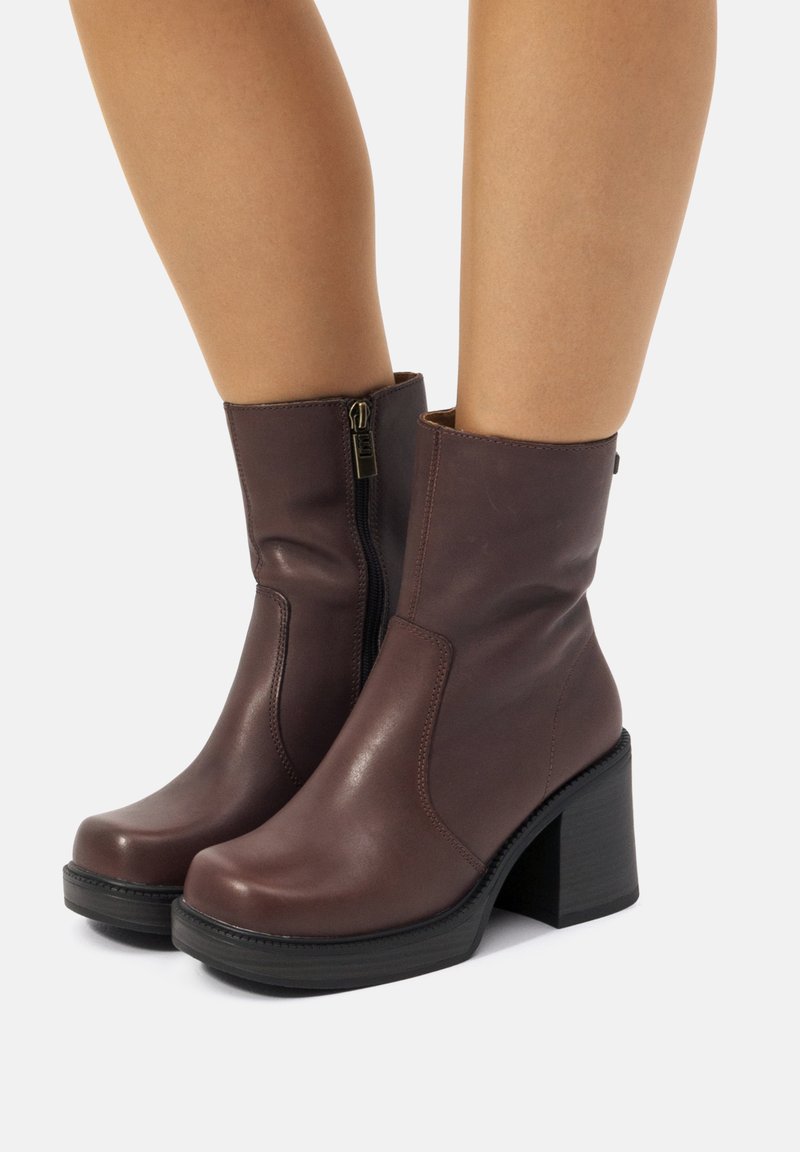 mtng Platform ankle boots - dark brown/brown - Zalando
