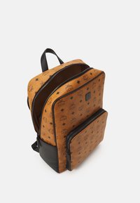 MCM AREN BACKPACK UNISEX - Tagesrucksack - cognac - Zalando.at