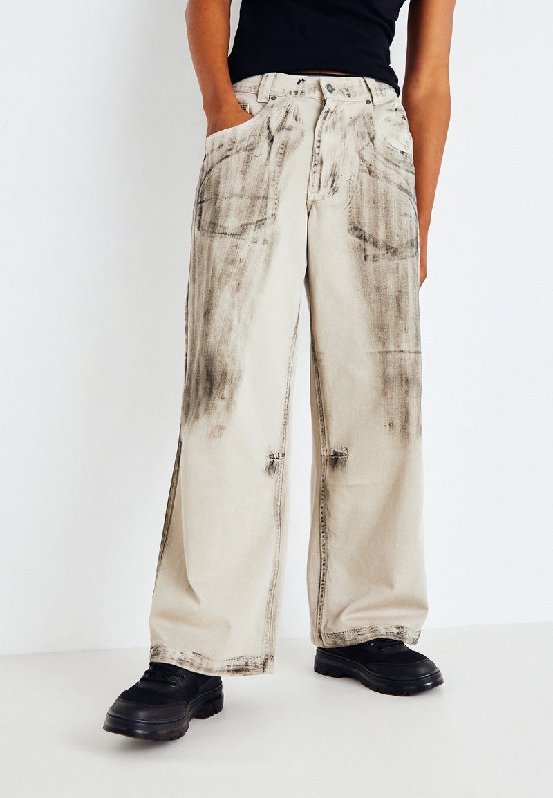 Jaded London DIRTY WASH LOW RISE COLOSSUS - Jeans Relaxed Fit - white ...