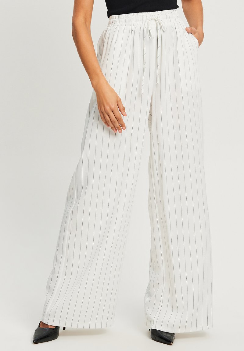 REUX MAXINE - Pantalones - white base black pinstripe/blanco - Zalando.es
