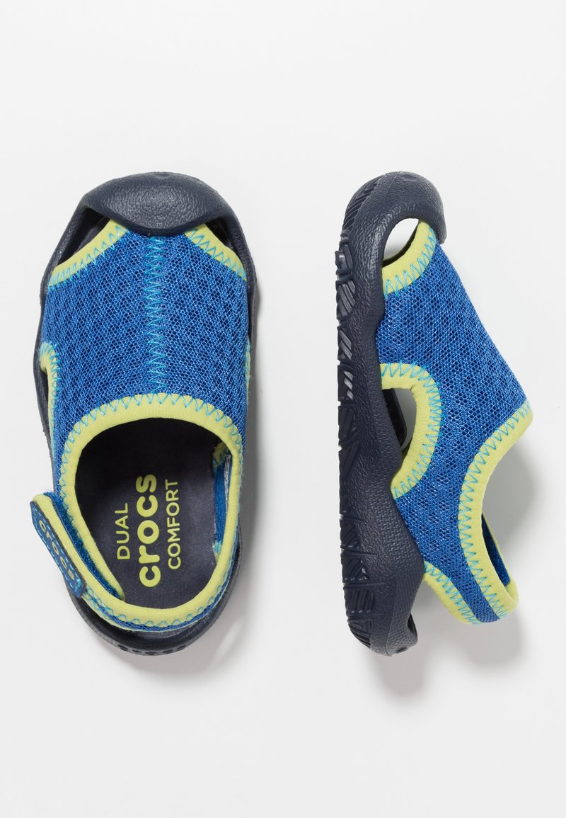 Crocs SWIFTWATER RELAXED FIT - Sandales de bain - blue jean/navy/bleu ...