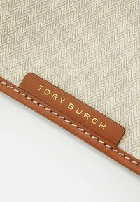 Tory Burch ELLA STRAW SMALL BASKET TOTE - Shopping bags - natural ...