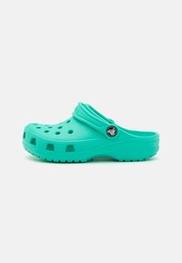 Crocs CLASSIC UNISEX - Clogs - lagoon/evergreen - Zalando.co.uk