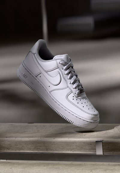Nike sportinė apranga, avalynė ir aksesuarai | ZALANDO