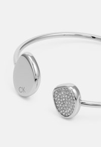 Calvin Klein POLISHED BANGLE - Bracelet - silver-coloured/argenté ...