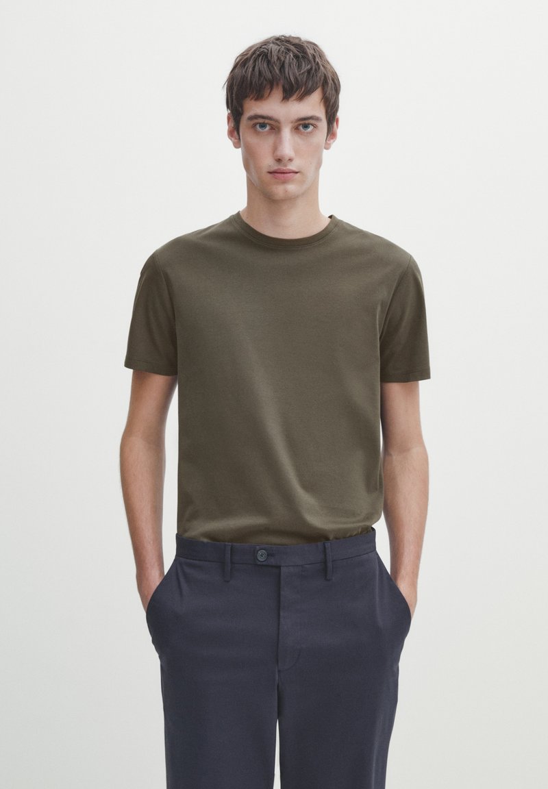 Massimo Dutti KURZÄRMELIGES AUS REINER - T-Shirt basic - dark green ...