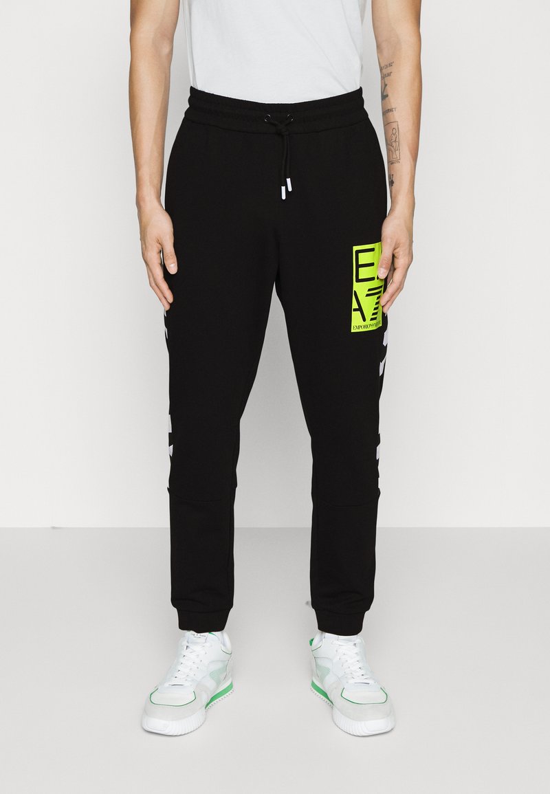 EA7 Emporio Armani TROUSER - Pantalones deportivos - black/negro - Zalando.es