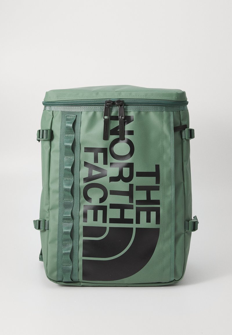 The North Face BASE CAMP FUSE BOX UNISEX - Hátizsák - duck green/black ...