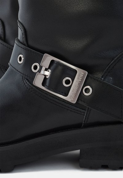 Reike Nen VANESSA HONG X REIKE NEN LANDED - Plateaustiefel - black ...