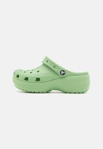 Crocs CLASSIC PLATFORM - Muiltjes met hak - fair green/groen - Zalando.nl