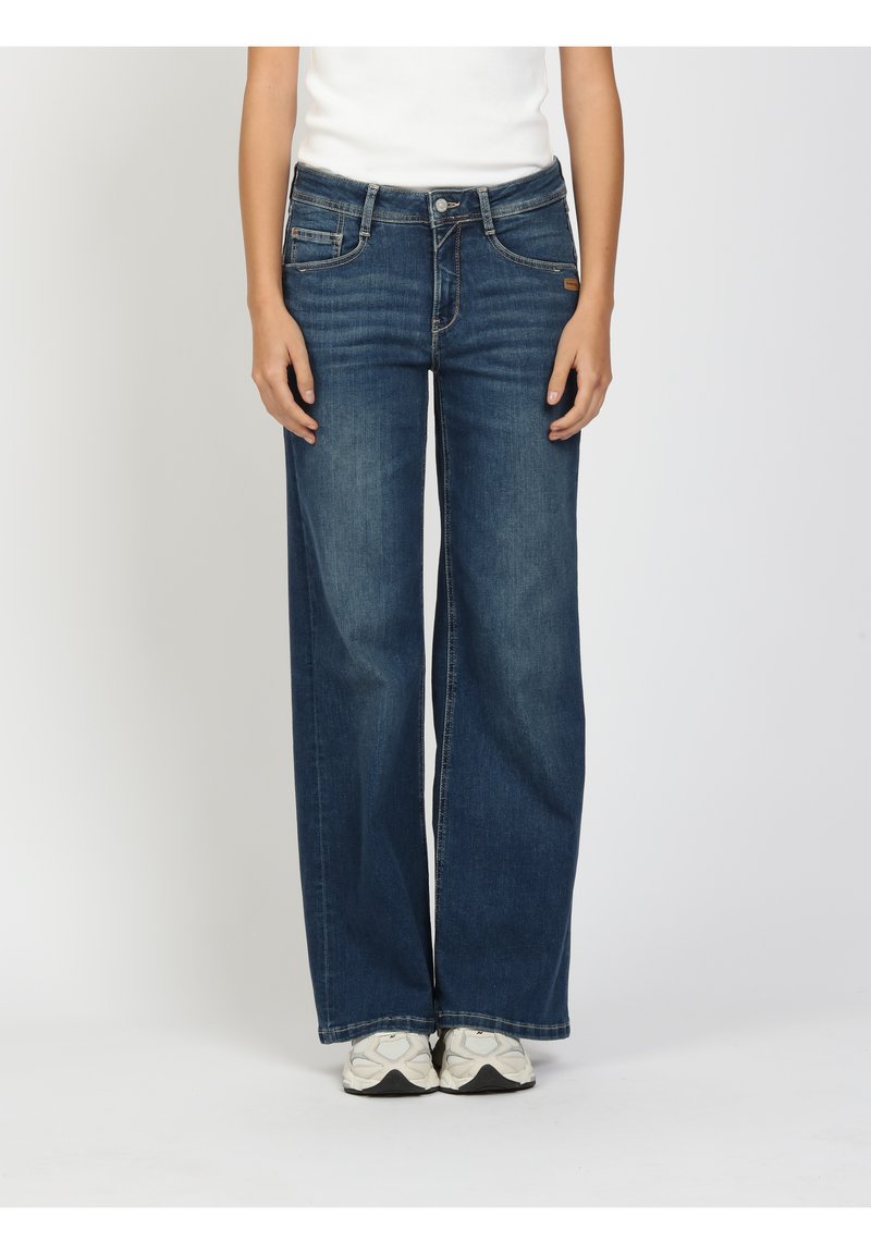 Gang AMELIE WIDE - FIT - Straight leg jeans - soft tint wash/blue - Zalando