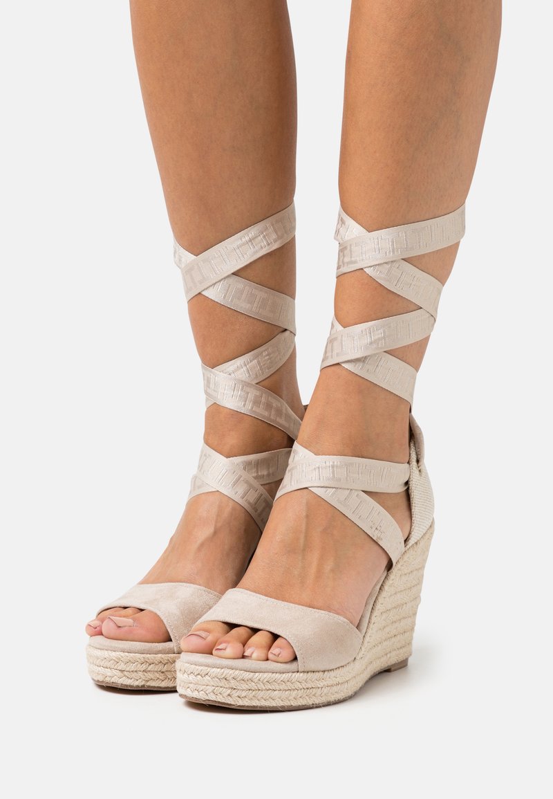 Tamaris Sandalen met plateauzool - nude - Zalando.nl
