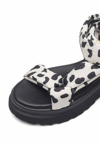 Keddo Sandali con plateau - beige - Zalando.it