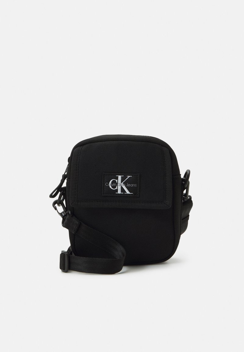 Calvin Klein Jeans SPACER CROSSBODY BAG UNISEX - Umhängetasche - black ...