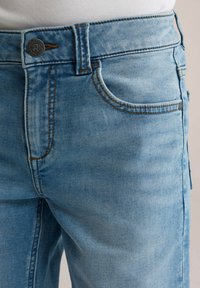 WE Fashion RIDGE - Kratke hlače od trapera - light blue/svjetloplava ...