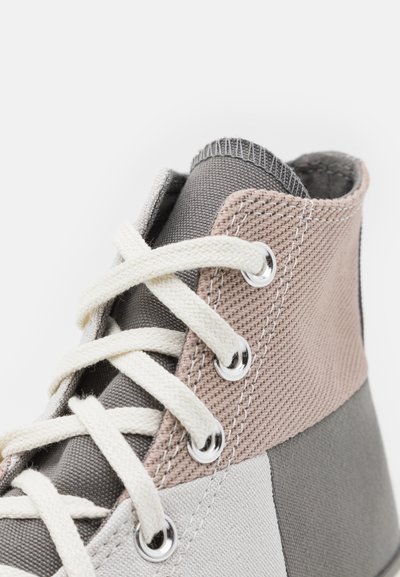 Converse CHUCK 70 CRAFTED PATCHWORK UNISEX - Sneaker high - origin ...