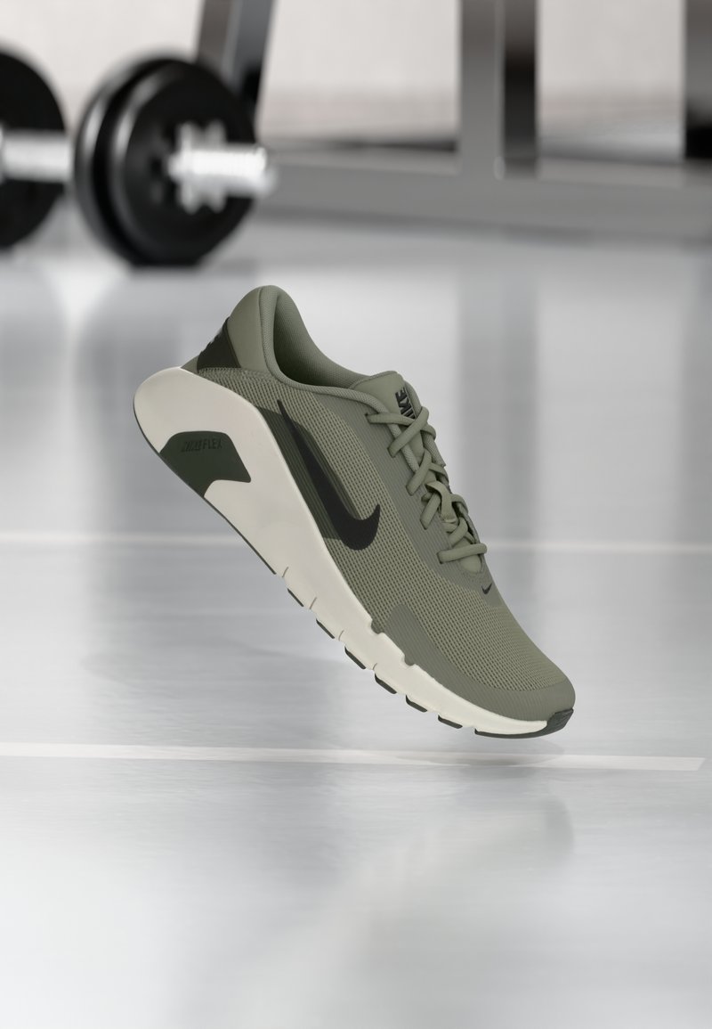 Nike Performance FLEX TRAIN - Treningssko - light army/black/sequoia ...