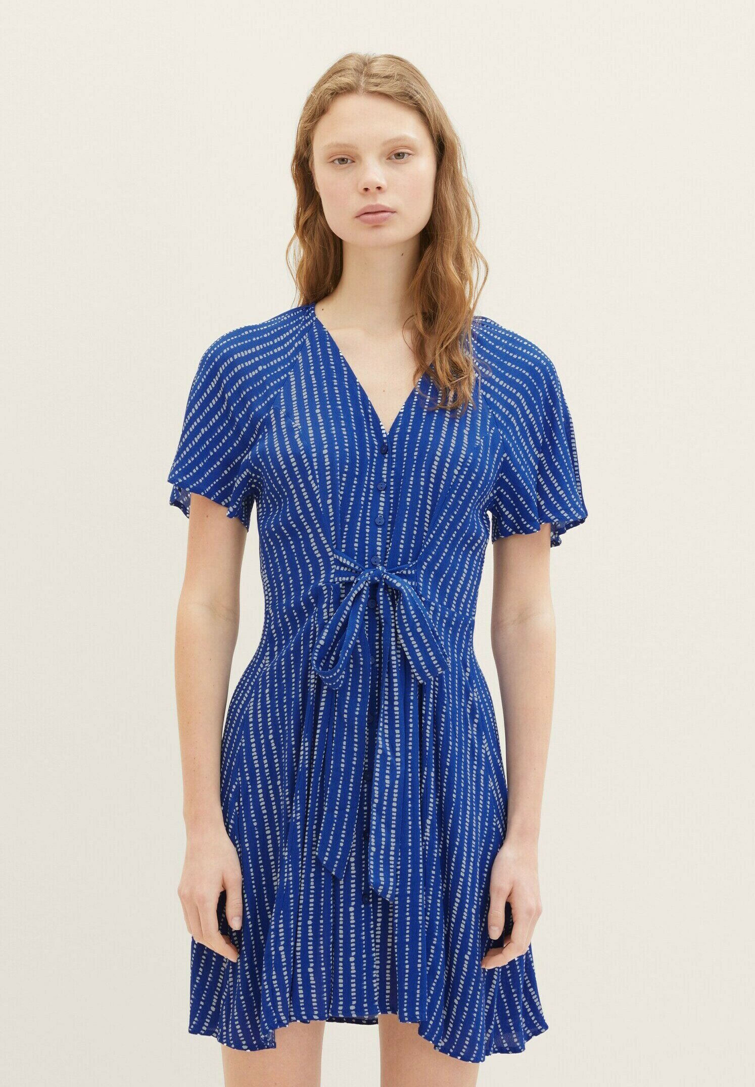 TOM TAILOR DENIM Blusenkleid - bright blue batik vichy print/blau ...