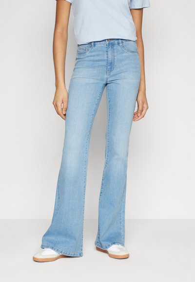 ONLY ONLBLUSH MID - Flared jeans - medium blue denim/bluedenim - Zalando.dk
