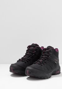HI-TEC RAVEN MID WP - Trekingové boty - black/grape wine/černá - Zalando.cz