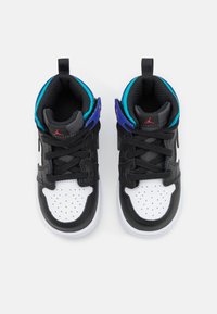 Jordan MID AL - Basketsko - white/black/bright concord/true red ...
