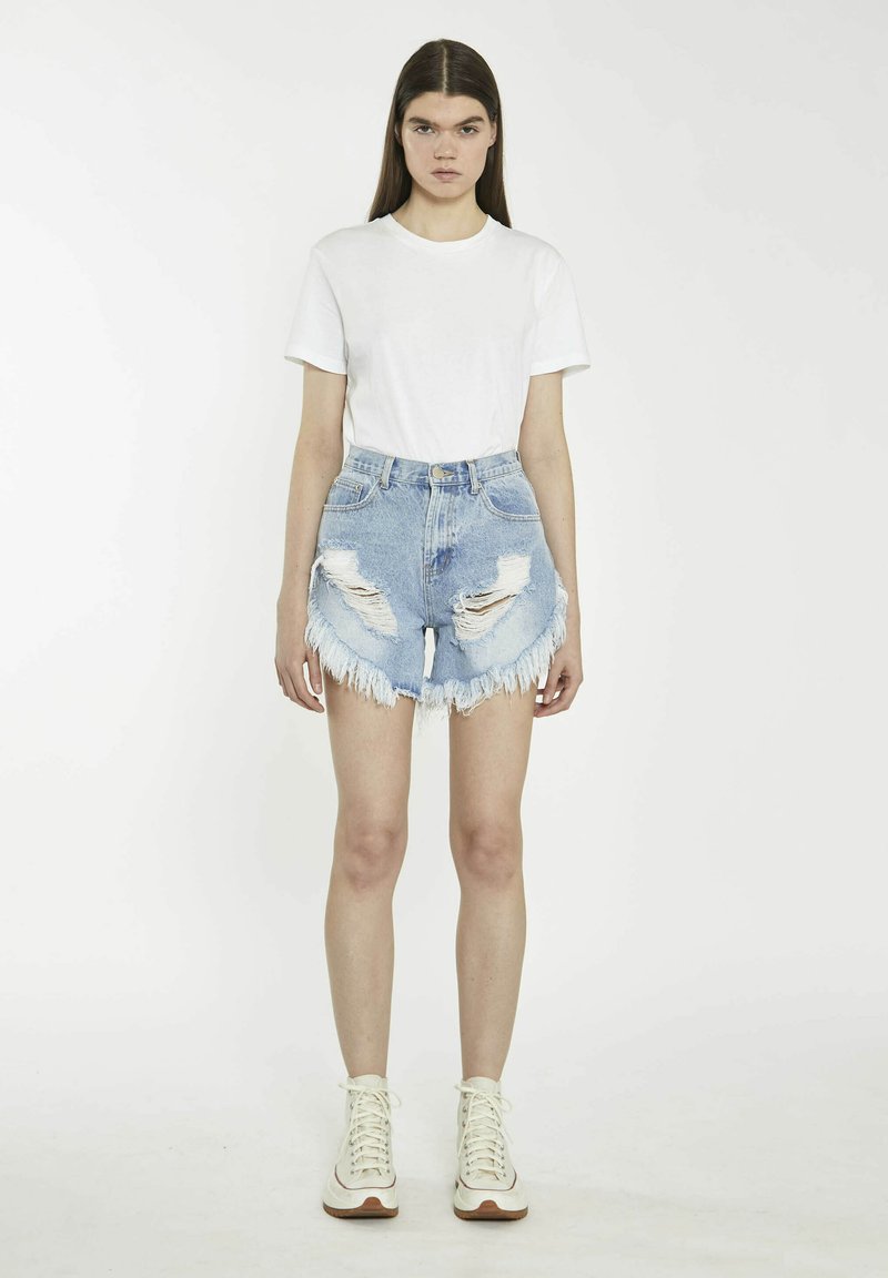 Glamorous LIGHT STONEWASH DISTRESSED - Jeansshorts - light stonewash ...