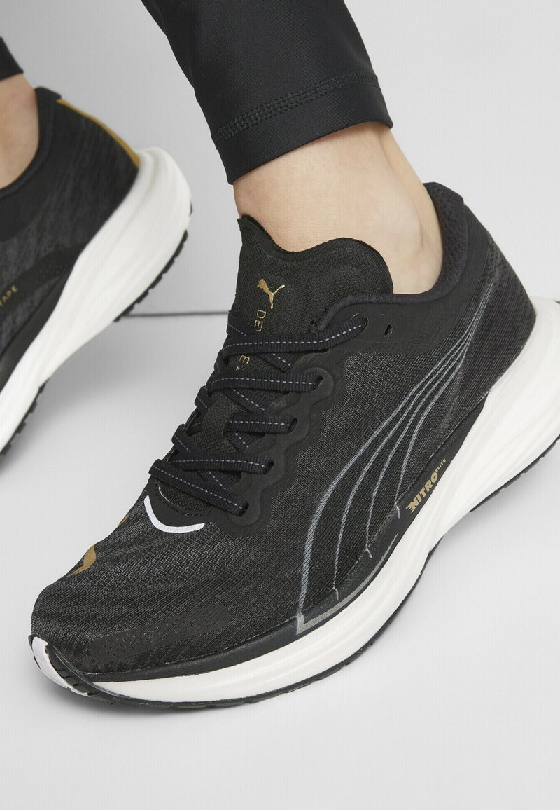 Puma DEVIATE NITRO 2 WIDE - Neutral running shoes - black - Zalando.de