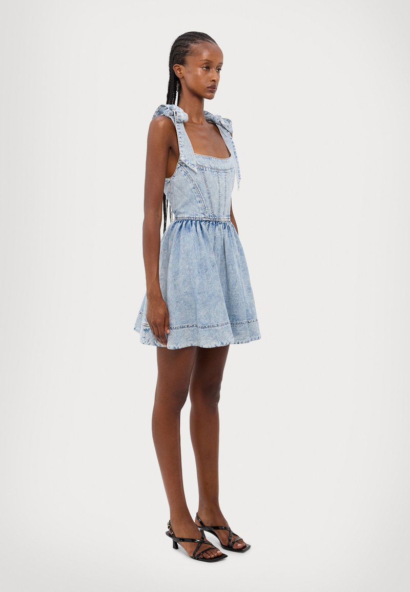 Alice + Olivia AMINA CORSET DRESS - Denim dress - fae ultra light blue ...