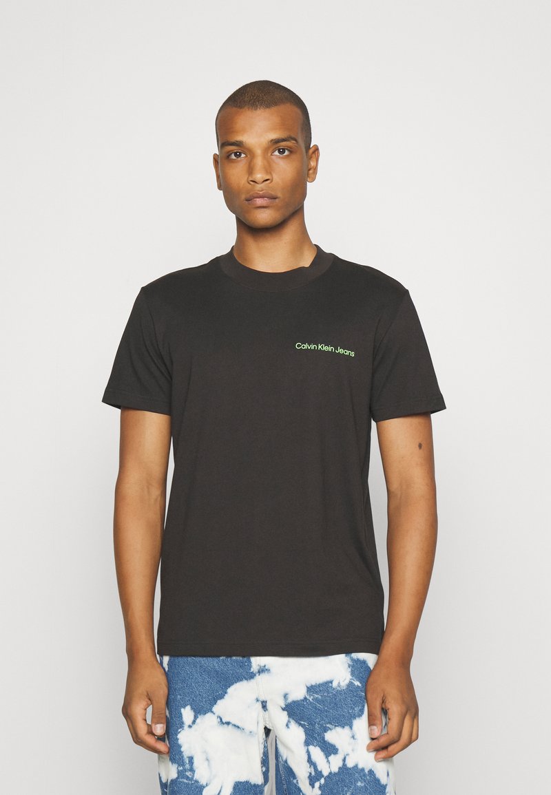 Calvin Klein Jeans LOGO TAPE TEE GENDERLESS UNISEX - T-shirt print ...