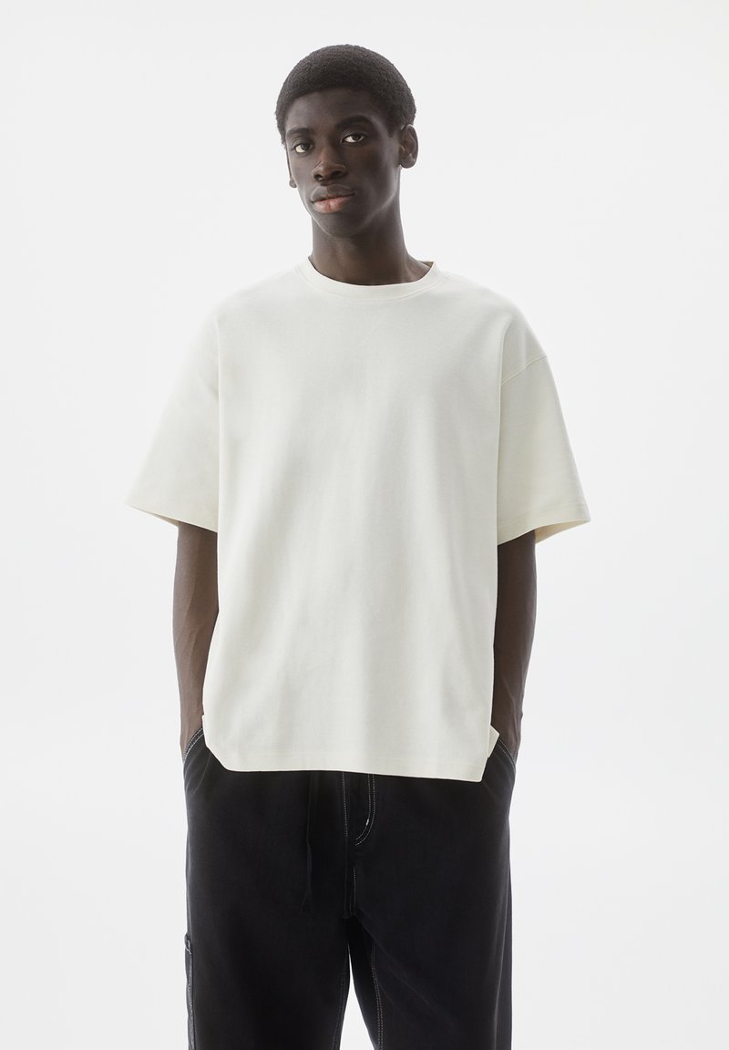 PULL&BEAR SHORT SLEEVE TEXTURED - T-Shirt basic - white/weiß - Zalando.at
