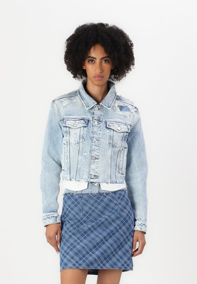 Tommy Jeans IZZIE CUT OFF JACKET - Cowboyjakker - denim light/lyseblå ...