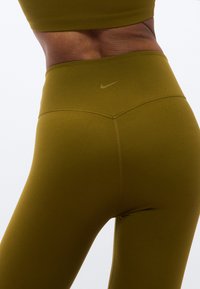 Nike Performance ZENVY - Tights - olive flak/white/oliv - Zalando