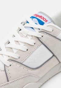 KangaROOS ORIGINALS - BASELINE - Joggesko - white/red/hvit - Zalando.no