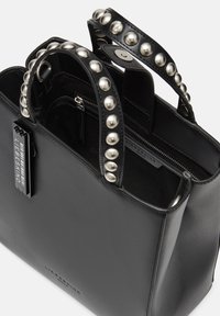 Schwarze Handtasche Mit Nieten