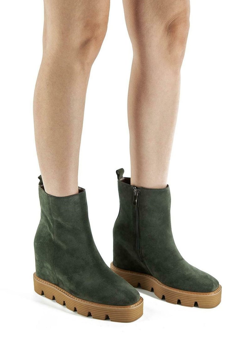 Alma en Pena DURERO - Wedge Ankle Boots - verde/dark green - Zalando.de