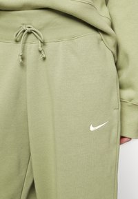 Nike Sportswear Pantalones deportivos - khaki/caqui - (Segunda mano ...