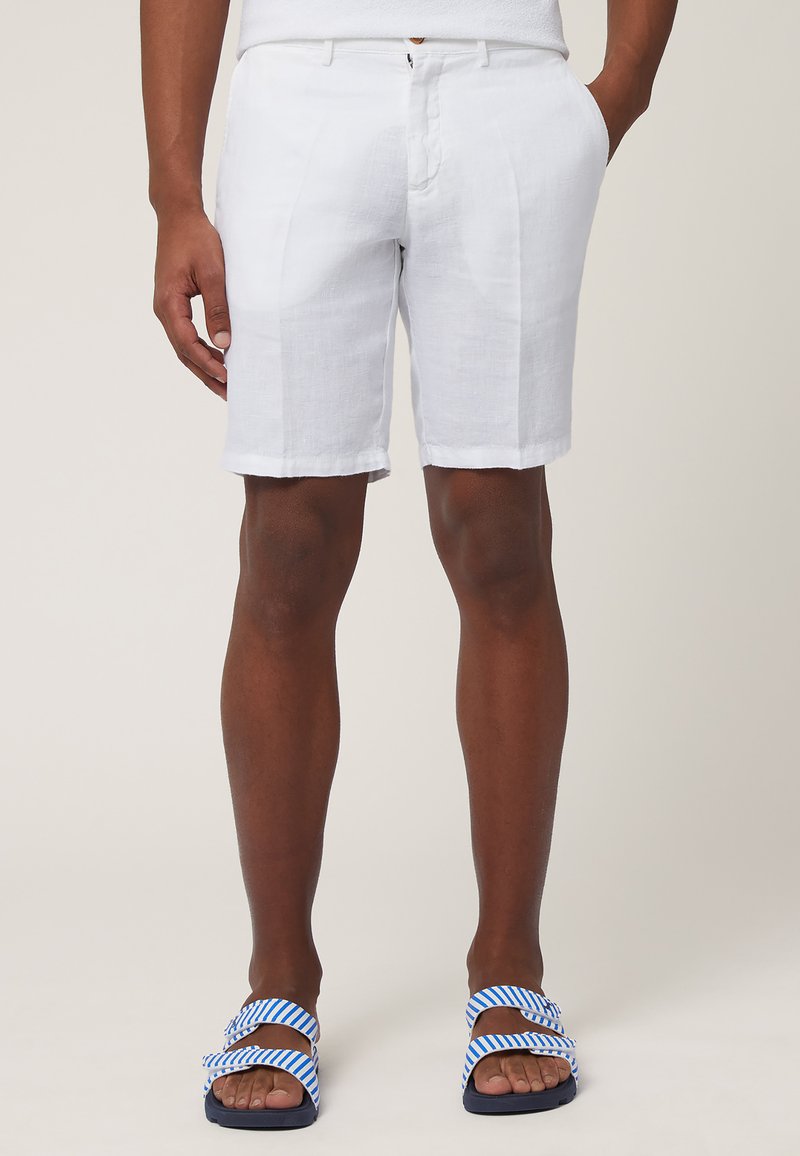 Harmont & Blaine BERMUDA - Shorts - bianco/white - Zalando.ie