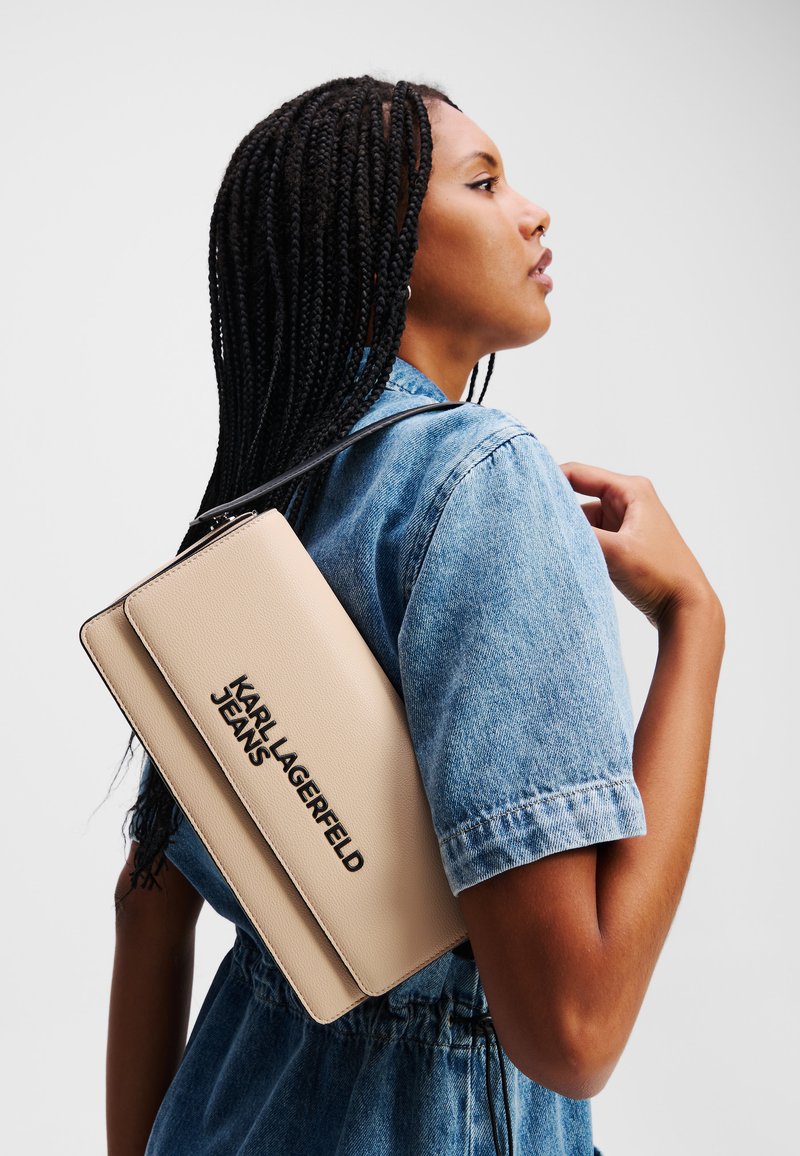 Karl Lagerfeld Jeans ESSENTIAL LOGO - Käekott - wood ash/beež - Zalando.ee