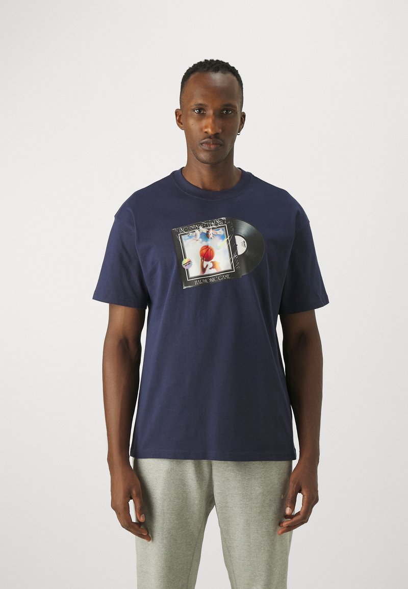 Nike Performance MAX90 TEE - Print T-shirt - midnight navy/dark blue ...