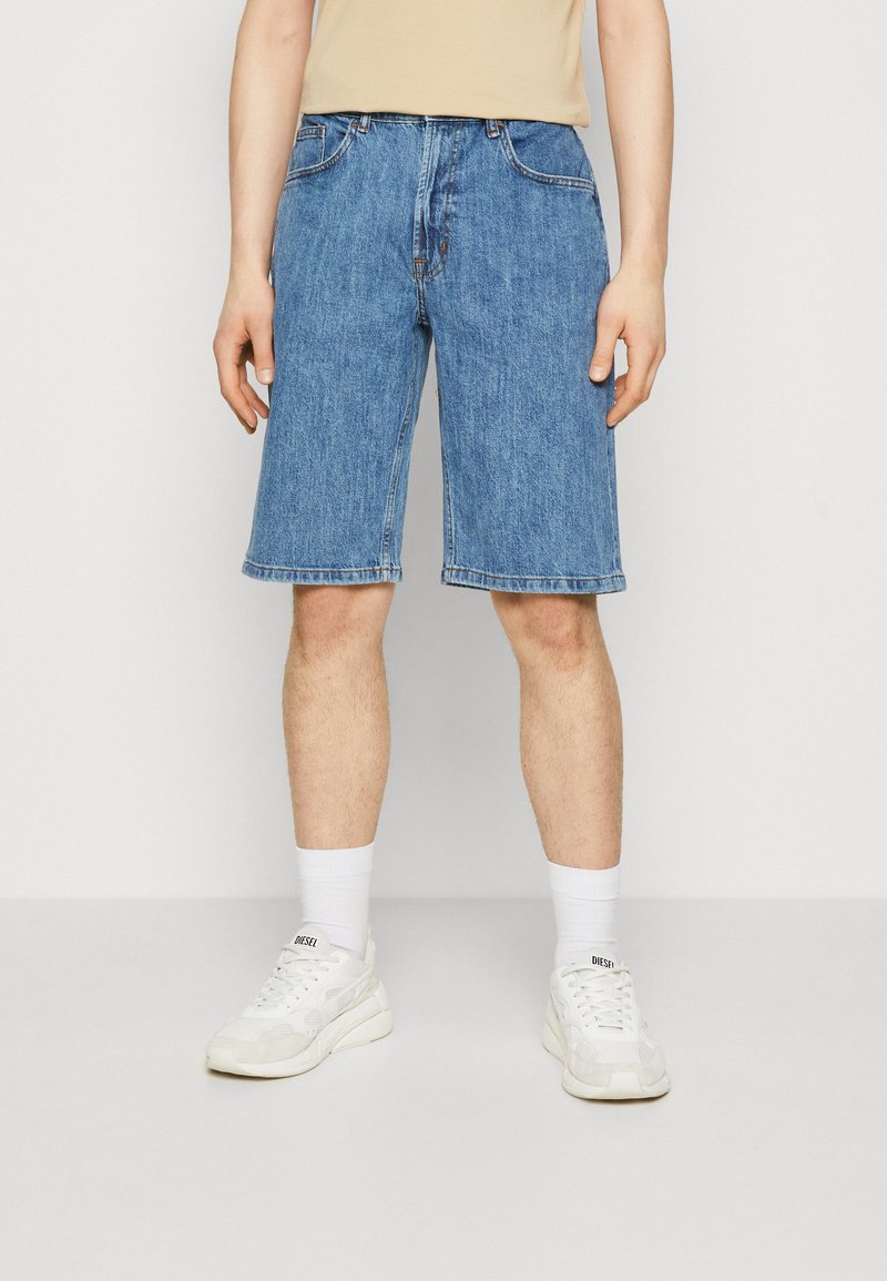 Denim Project STRAIGHT FIT - Jeans Shorts - jaffa light blue/blue denim ...
