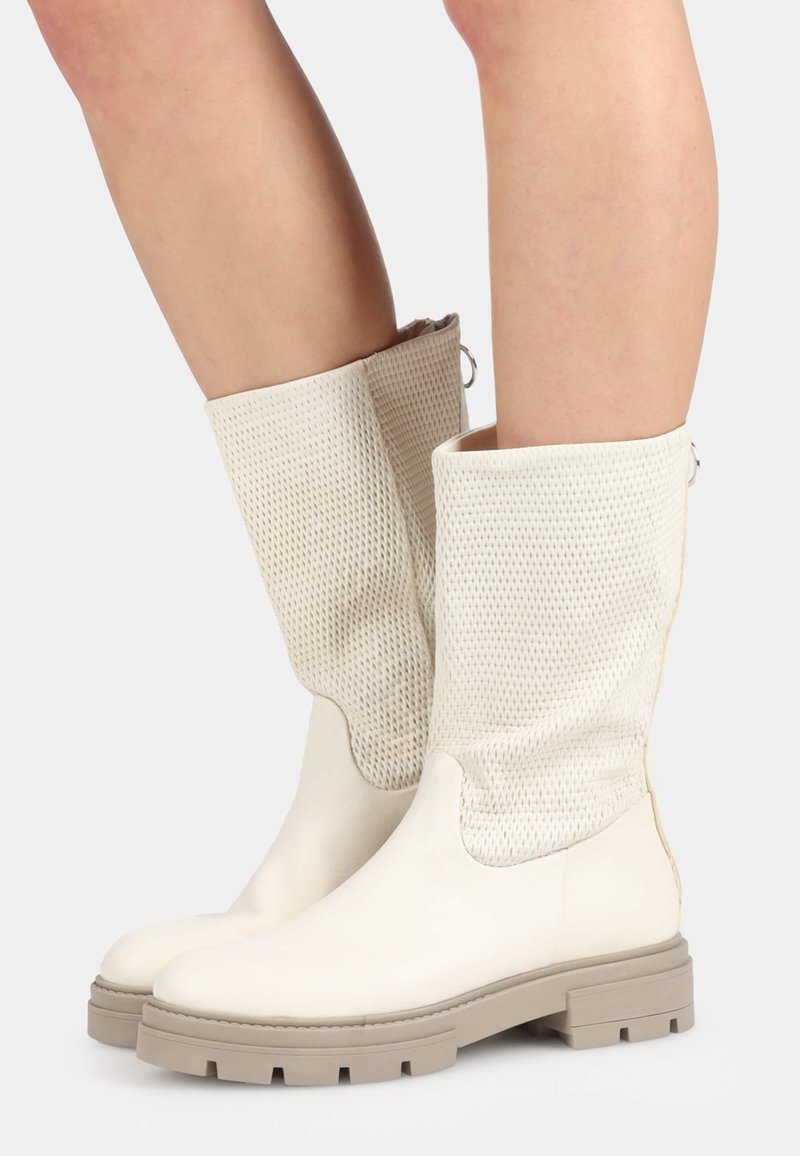 MJUS Boots - latte/off-white - Zalando.de