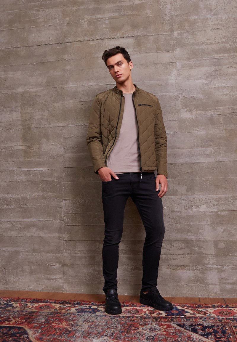 Replay ANBASS HYPERFLEX CLOUDS - Slim fit jeans - black/zwart denim ...