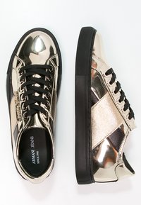Armani Jeans Trainers - gold-coloured - (Pre-owned) - Zalando
