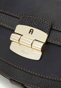 Furla CLUB 2 S C 26 - Umhängetasche - nero/schwarz - Zalando.at