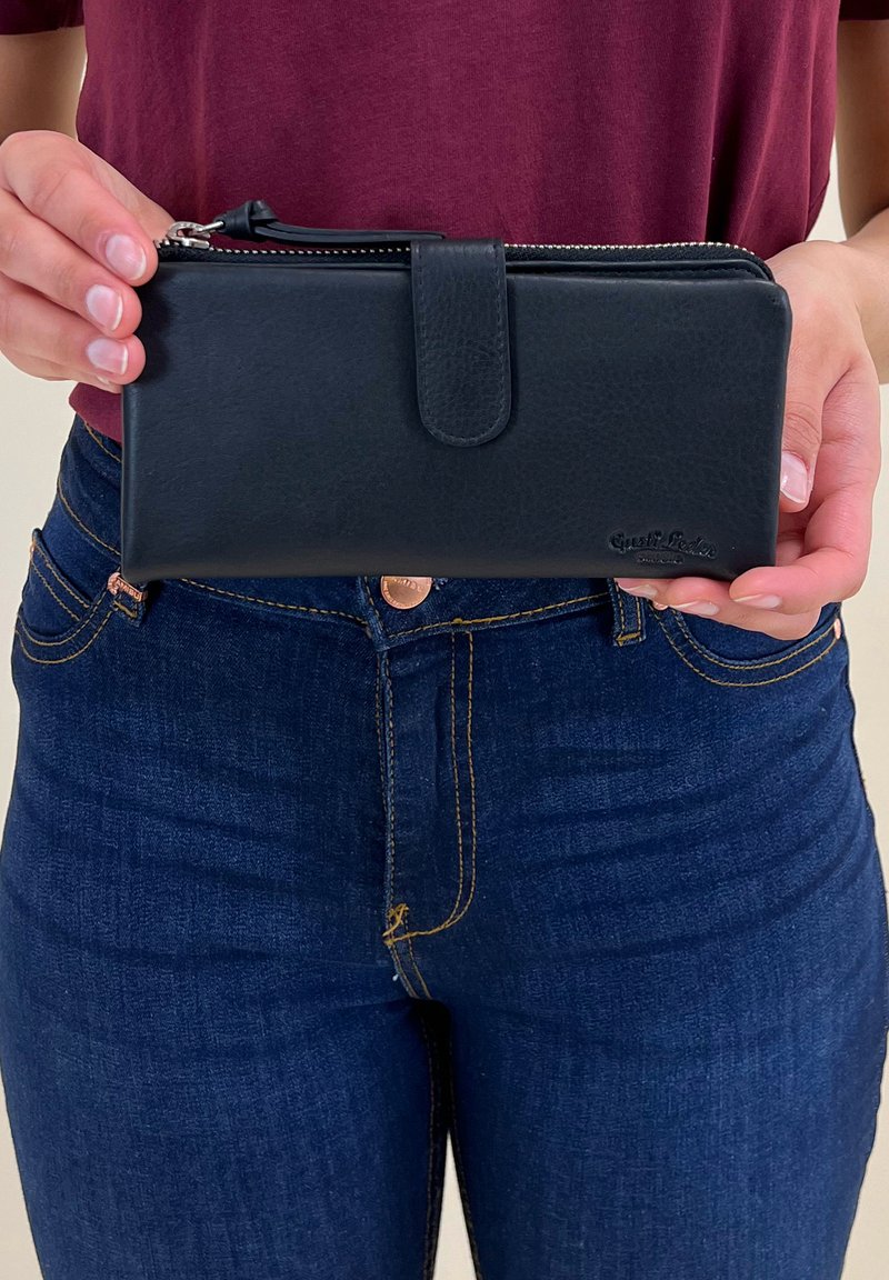 Gusti Leder Wallet - black - Zalando.ie